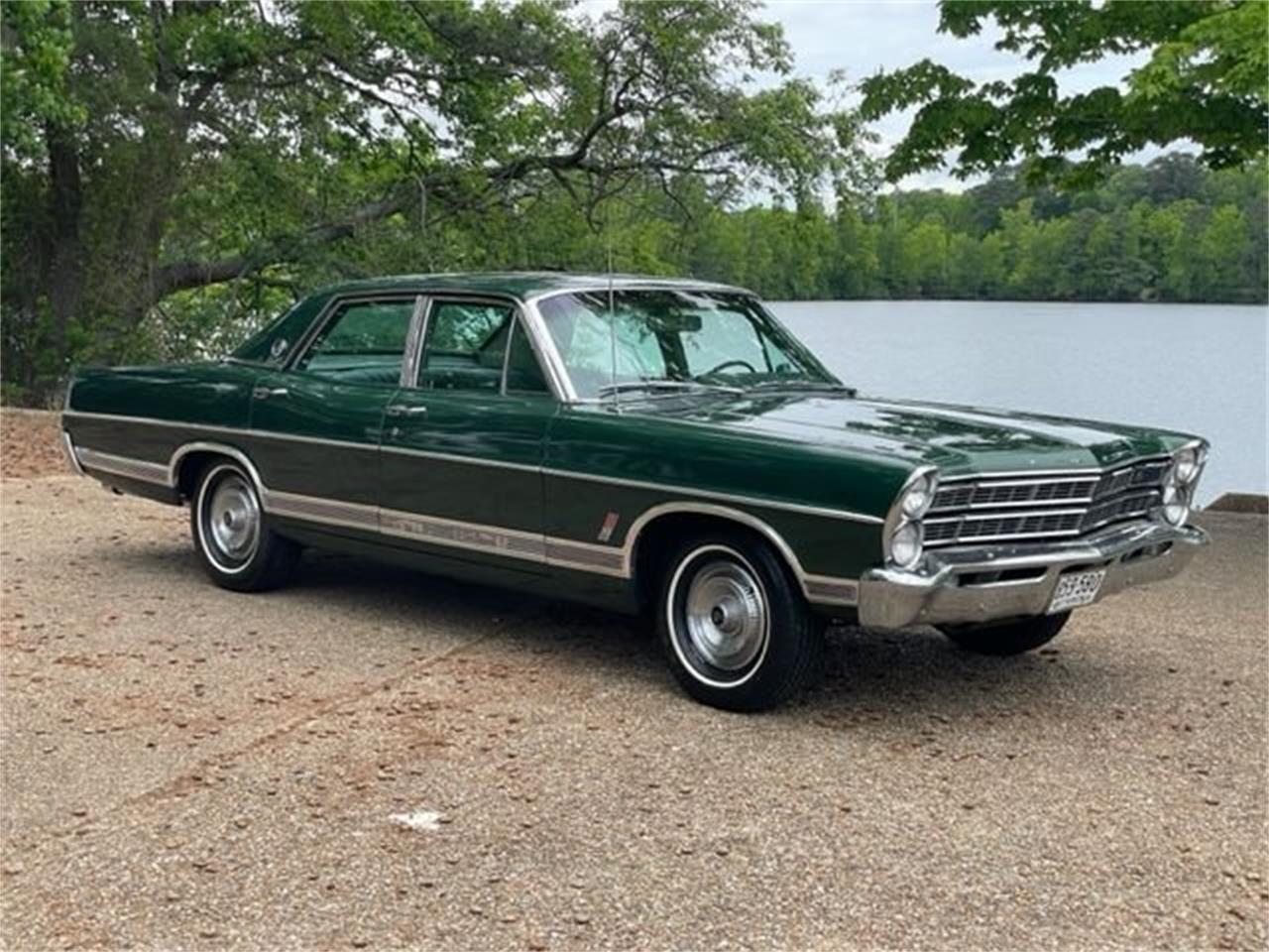 Ford LTD Landau : L'élégance à l'Américaine