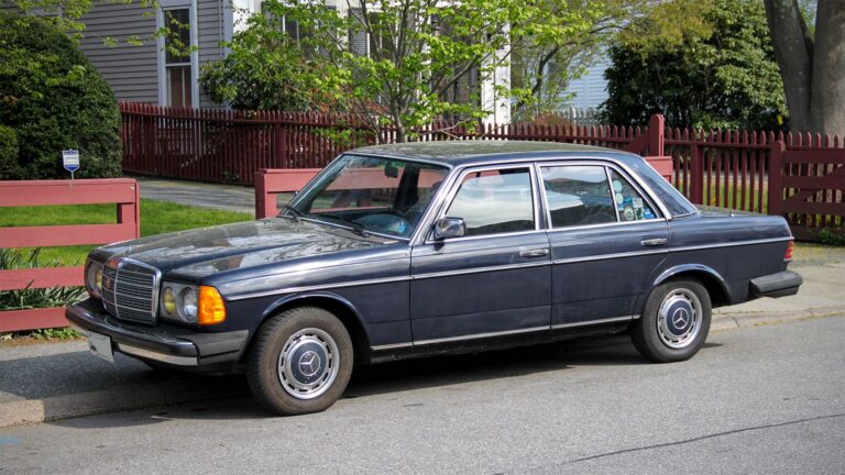 La Mercedes-Benz 240D : Un Voyage au Cœur de l'Ingénierie Allemande